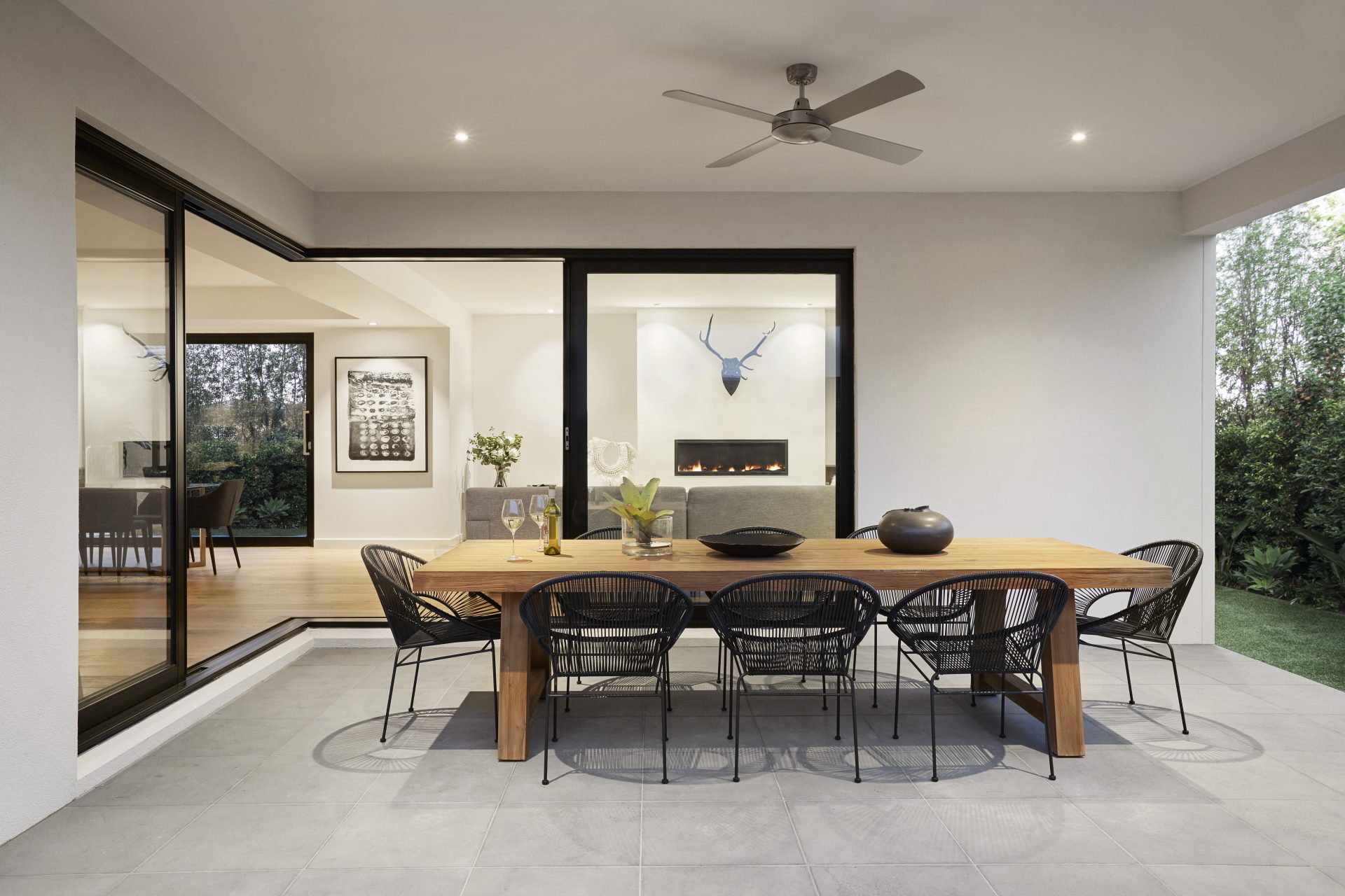 Corner Sliding Doors in Aluminium | Boutique Series | A&L